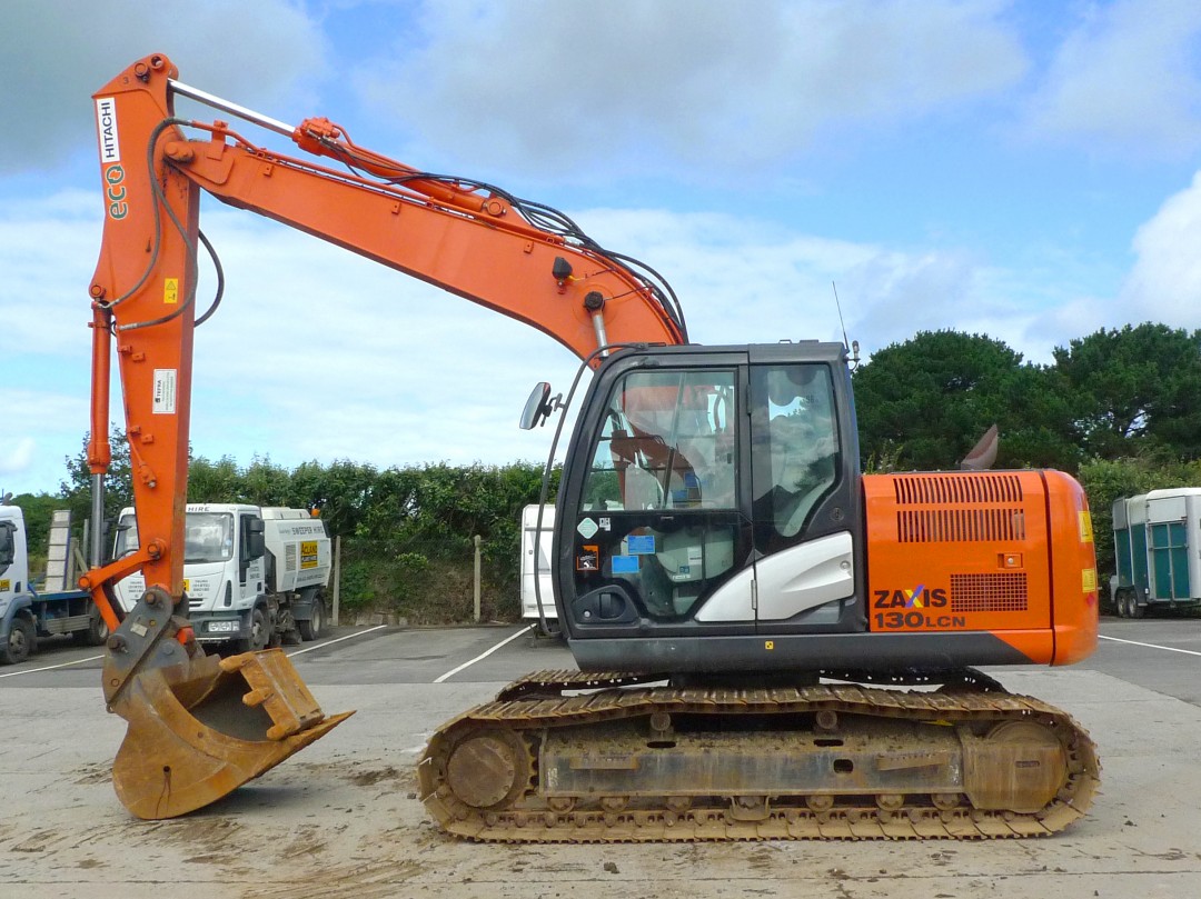 13T - 36T SWINGSHOVELS - Acland Plant Hire