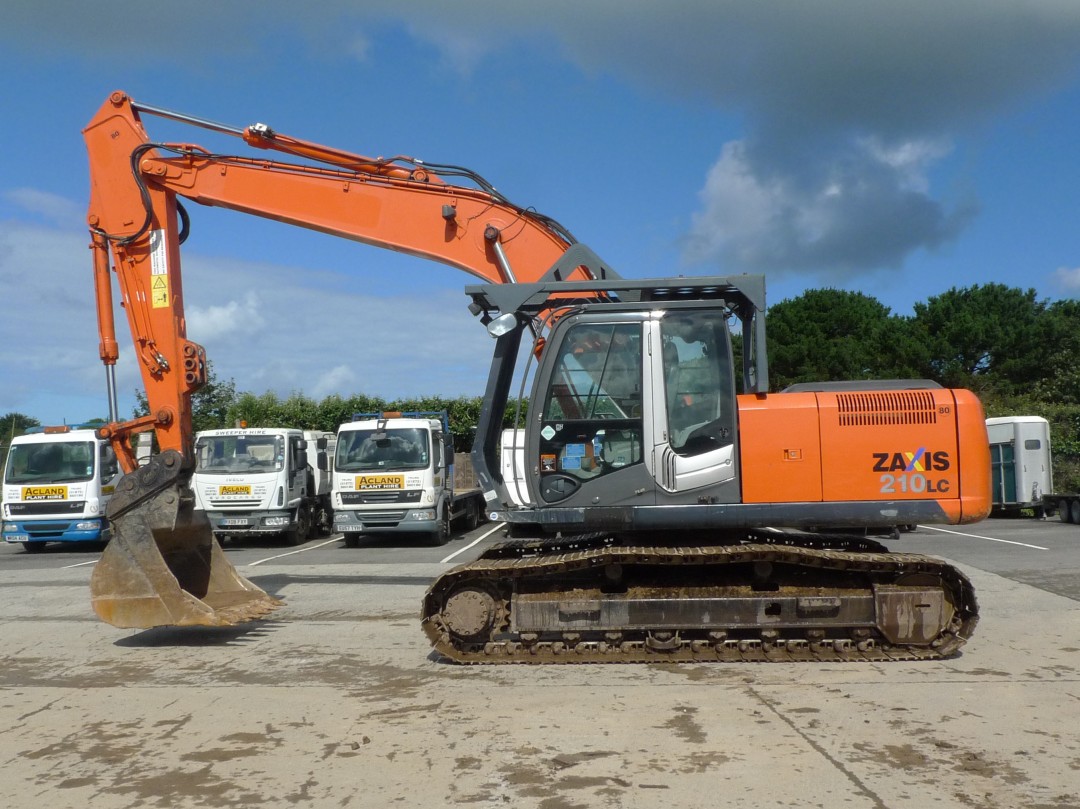 ZX210 (3) - Acland Plant Hire