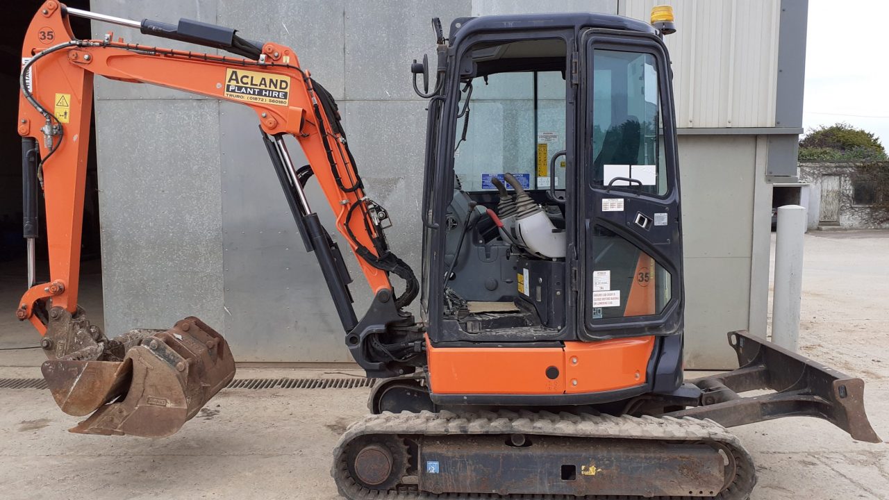 1.9T - 3T MINI DIGGERS - Acland Plant Hire