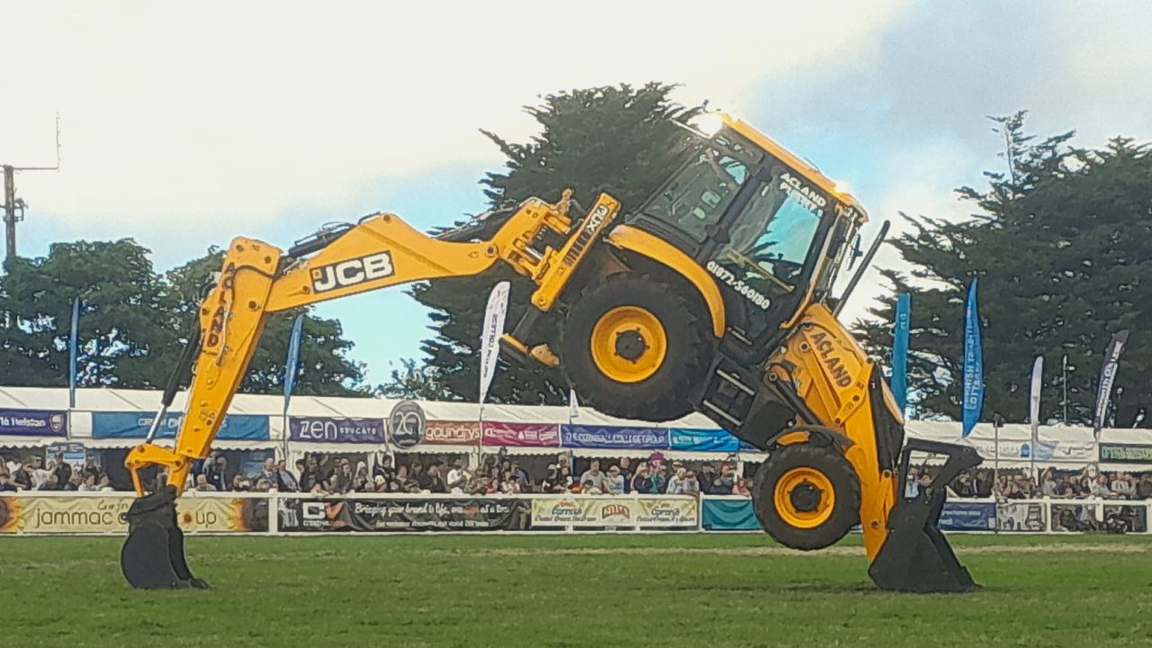 JCB 3CX WHEELED DIGGER - Acland Plant Hire